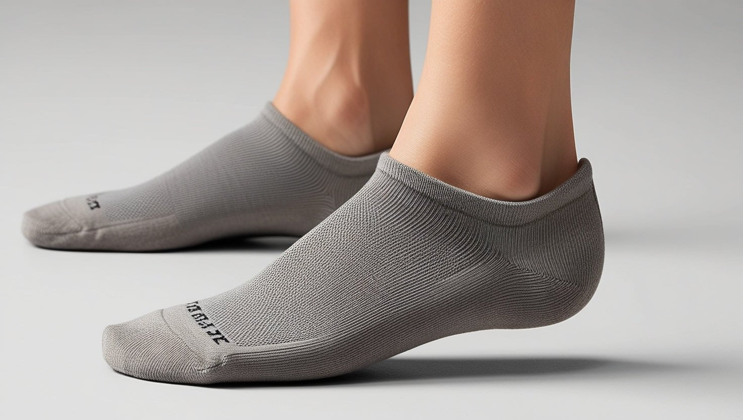 Men's Guide: When to Wear No-Show Socks vs. Regular Show Socks